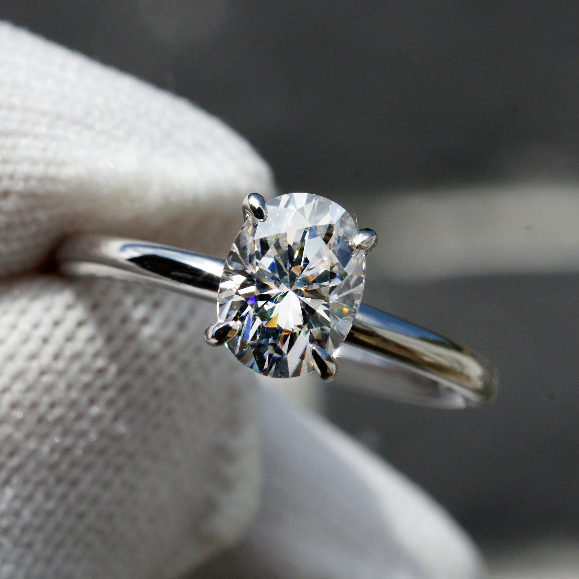 18k white gold oval moissanite solitaire engagement ring 8x6mm - 1.40ct