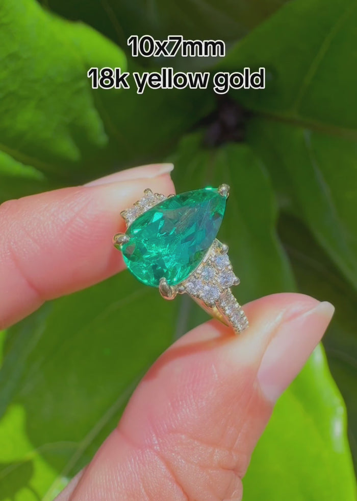 The Taylor Pear Cut Emerald Ring (Lab-Grown)